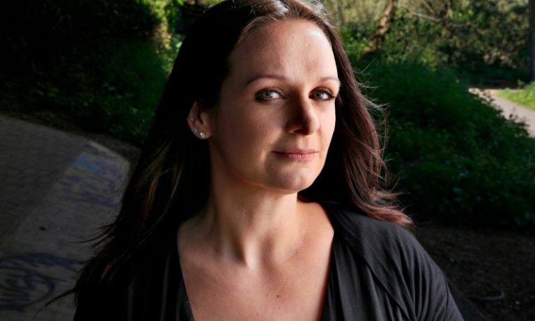 [Diversos] Dos Chick-Lits aos Thrillers: Autores Que Escreveram os Dois ...